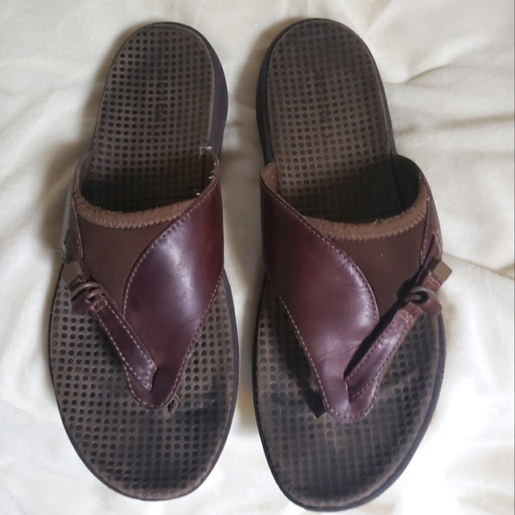 Merrell | Shoes | Merrell Padded Thong Tstrap Leather Sandals Unisex ...